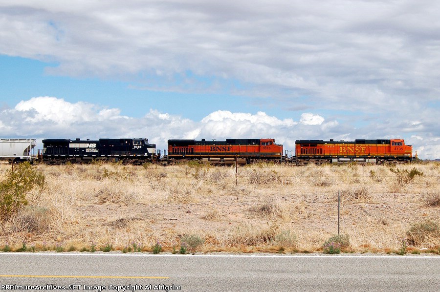 BNSF 4195, 1076 and NS 9485